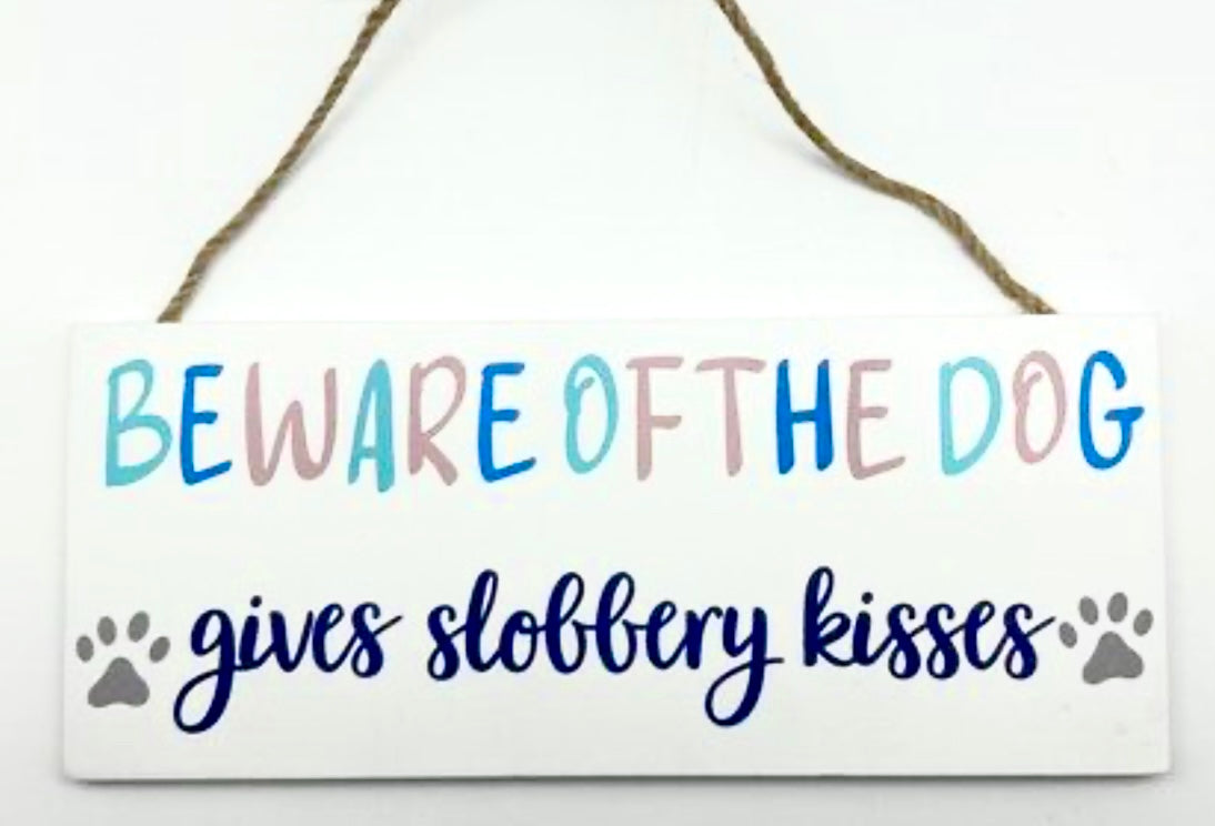 Dog Plaque - Beware of the Dog - Gives Slobbery Kisses – Charlie & Chums